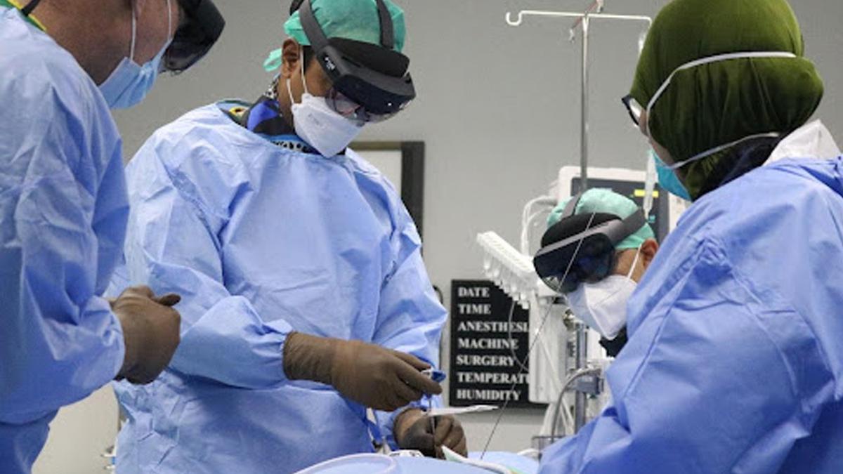 Operasi Tulang Belakang dengan Teknologi AR Pertama di Asia Pasifik ...