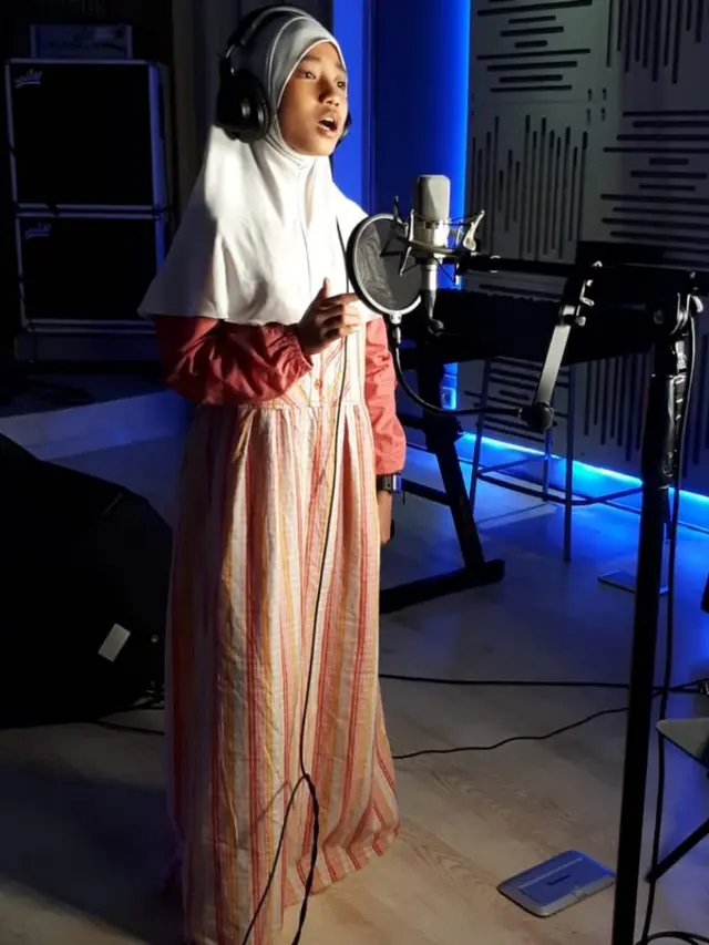 Arfa Marqia, Penyanyi Muda yang Ingin Jadi Prajurit TNI - Lifestyle ...