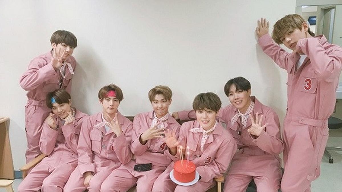 Gara-Gara Kuku Kaki, Rap Monster Tak Ikut Goyang Konser BTS