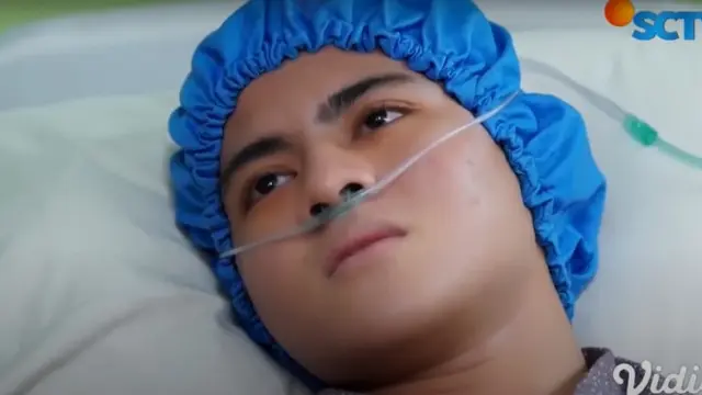 6 Potret Rey Bong Pemeran Joko 'Dari Jendela SMP' Tampil Botak ...