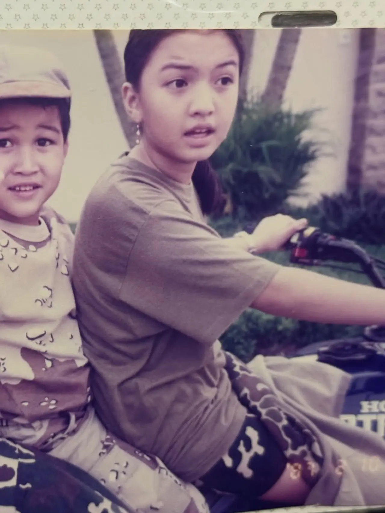 7 Potret Lawas Raline Shah Bareng Dua Adik Saat Kecil, Peringati Hari ...