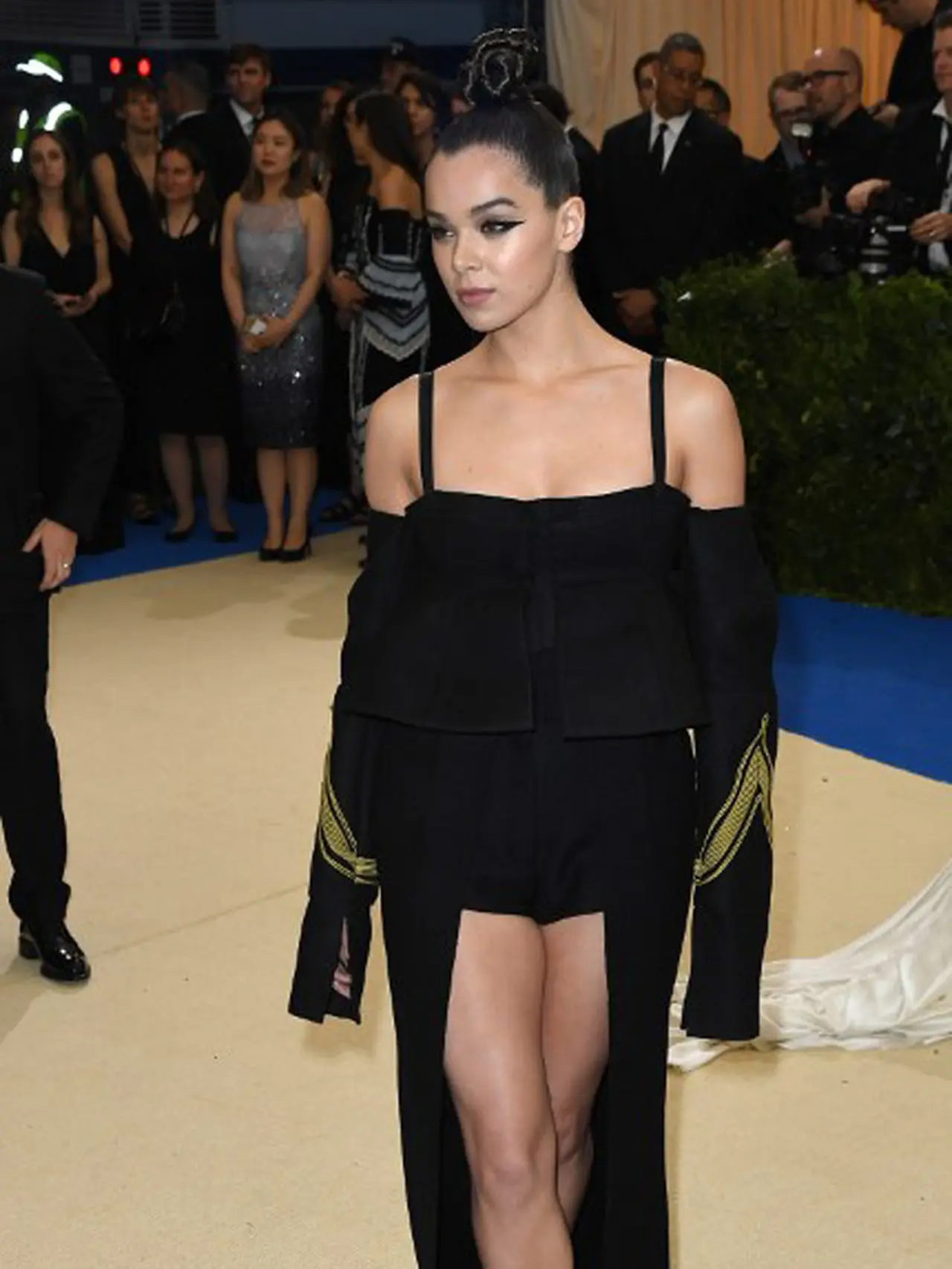 Hailee Steinfeld Jadi Hawkeye Baru, Vera Farmiga Semangat Perankan ...