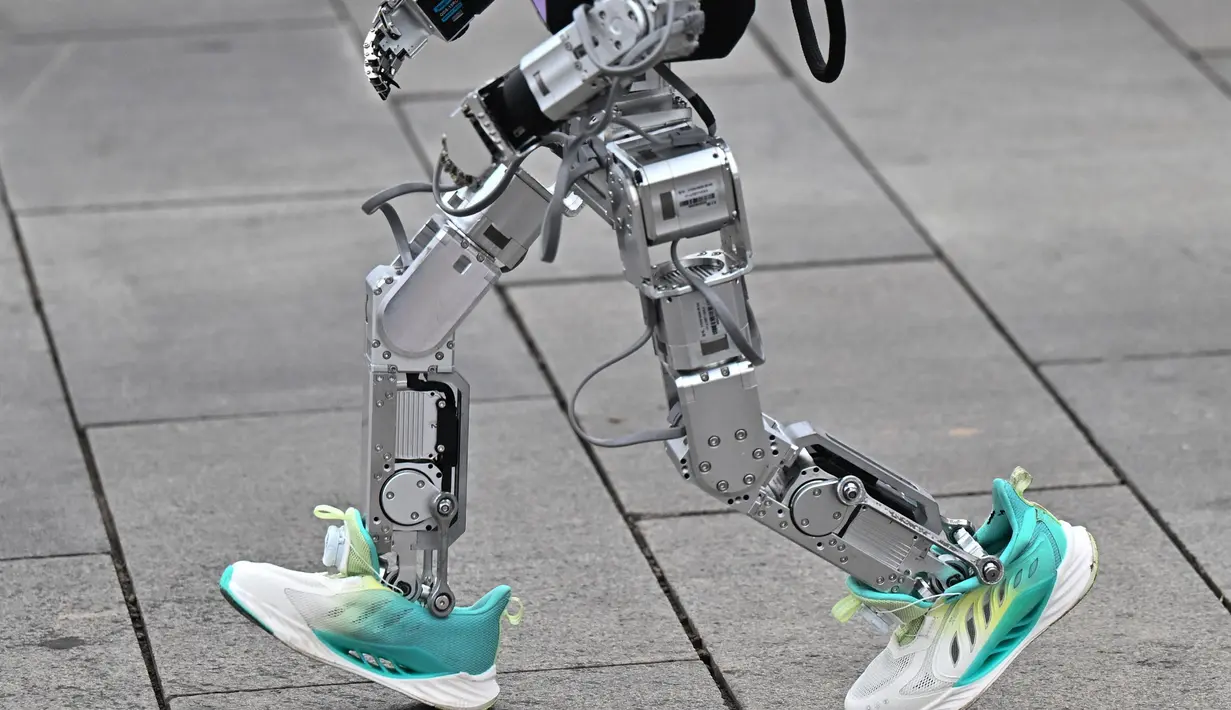 Puluhan Robot Humanoid Ikuti Lomba Lari Setengah Marathon di Beijing ...