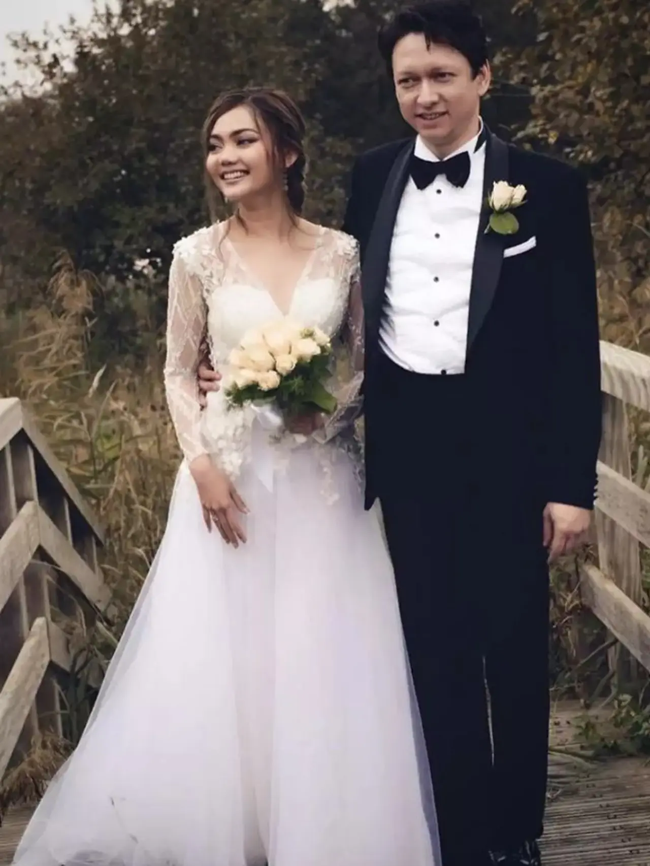 7 Selebriti Kenakan Gaun Rancangan Ivan Gunawan saat Nikah, Begitu ...