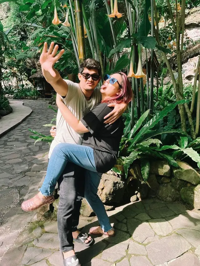 Iko Uwais dan Audy Item Tidak Mudik, Pilih Rayakan Lebaran Idul Fitri 2023 di Rumah - ShowBiz ...