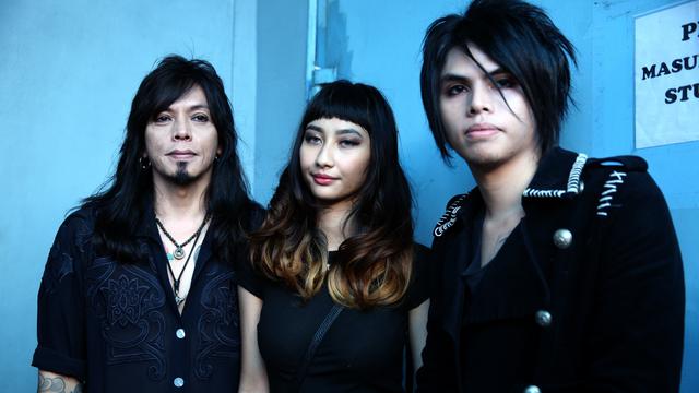 Beda Usia 16 Tahun, Ovy /rif Mantap Menikah Ketiga Kalinya - ShowBiz ...