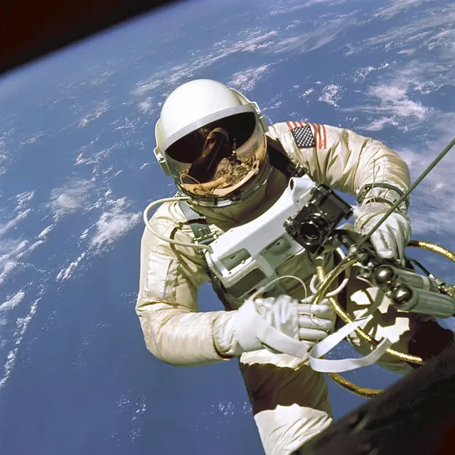 Kisah Astronaut Pertama dalam Sejarah yang Makan di Angkasa Luar ...
