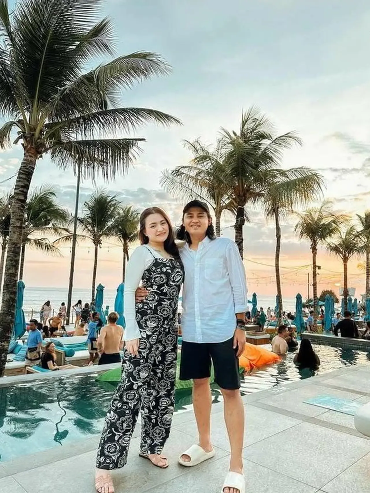 Dikabarkan Putus, Ini 8 Momen Mesra Nathalie Holscher dan Yogi Ilham yang Curi Perhatian - Hot ...