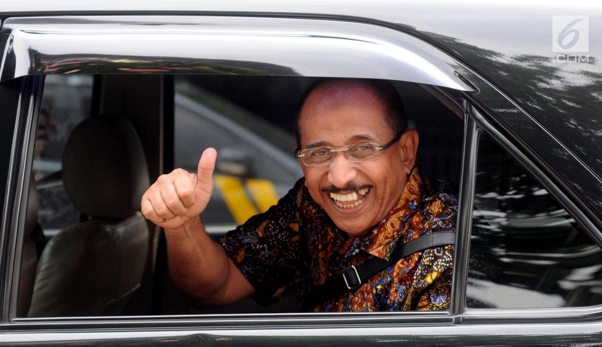 FOTO: Gaya Mantan Anggota DPR Djamal Aziz Attamimi Usai Datangi KPK