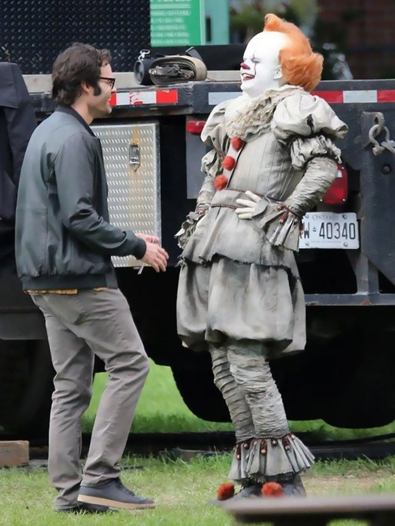 Kocak, Ekspresi Bill Hader Takut Lihat Mata Skarsgard di Balik Layar IT ...