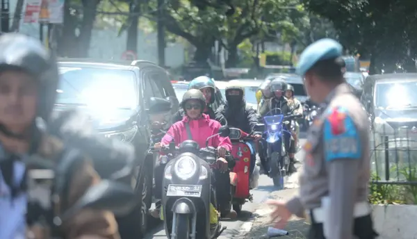 Mengenal Kilogram Pop-Up Cafe, Tempat Nongkrong Asri di Lembang ...