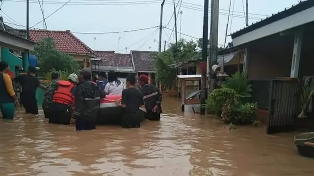 Banjir Melanda Karawang, 812 Orang Mengungsi - Regional Liputan6.com