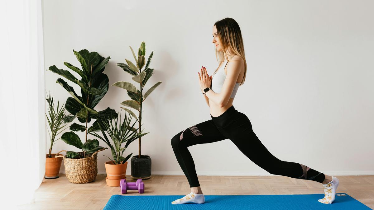 Mengenal Latihan Sederhana Reverse Lunge untuk Meningkatkan ...