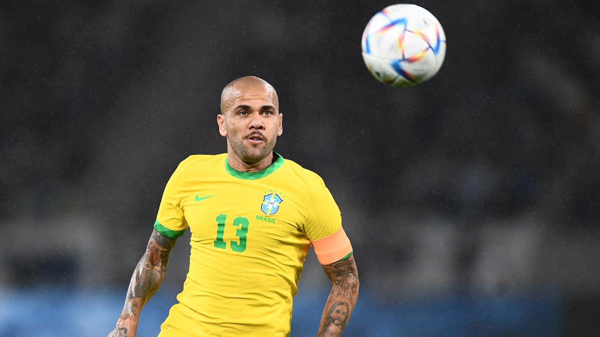 Tersandung Kasus Kekerasan Seksual: Dani Alves Tulis Surat Menyentuh untuk Mantan Istri - Dunia ...