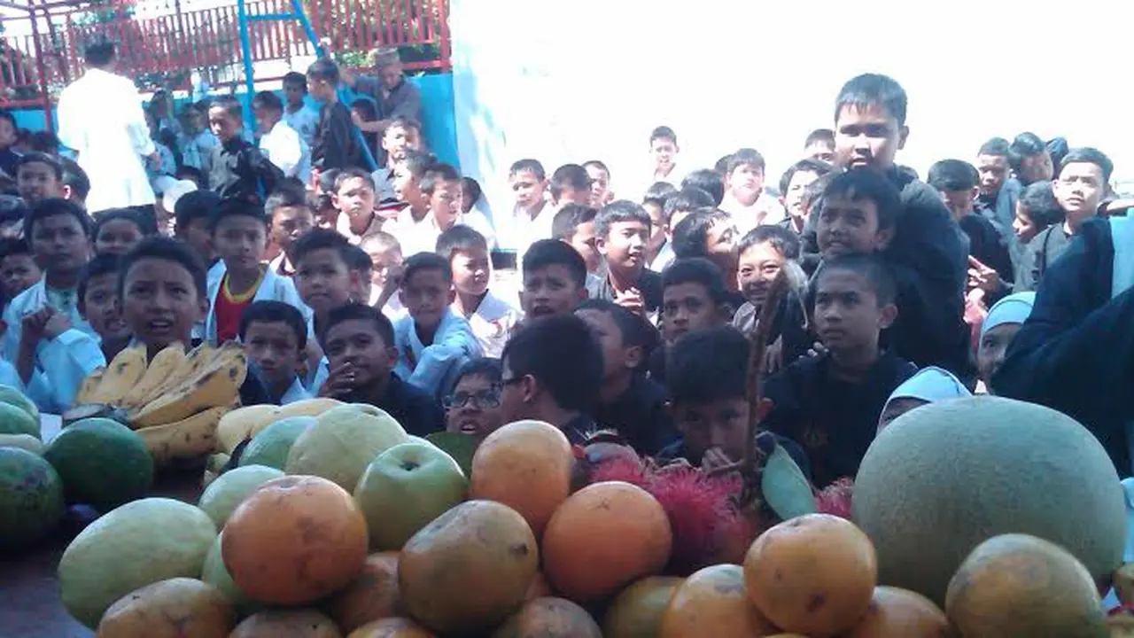Resah Apel Berbakteri, Ratusan Siswa di Bogor Makan Buah Lokal - Health ...
