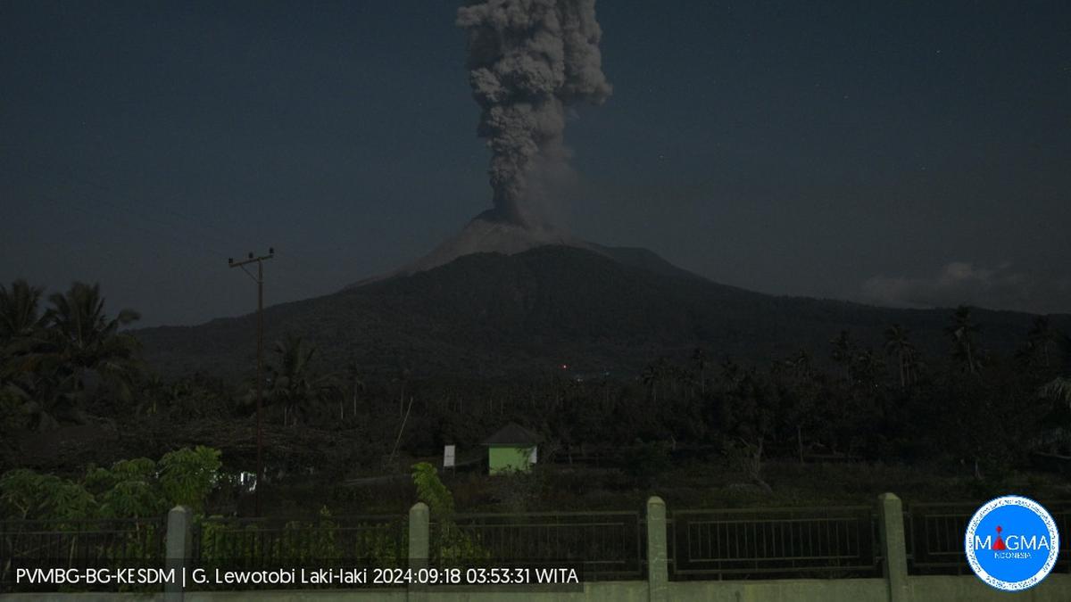 Gunung Lewotobi Laki-Laki Erupsi Lagi, Semburkan Abu Vulkanik 1.200 Meter, Warga Diimbau Patuhi ...
