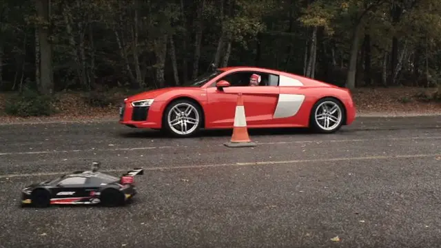 Adu Cepat, Audi R8 Kalah dari Mobil Remote Control - Otomotif Liputan6.com