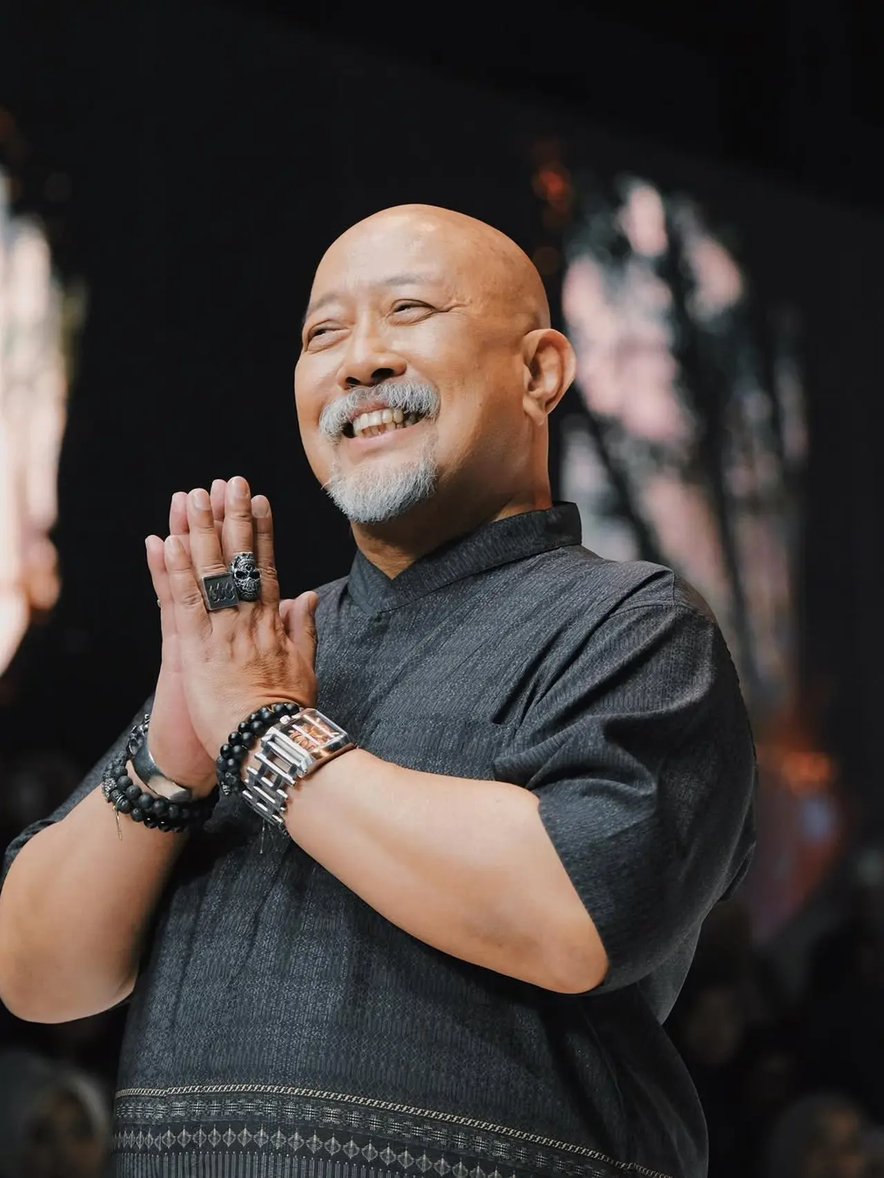 7 Potret Indro Warkop Jadi Model Catwalk, Tampil Serasi dengan Sang ...