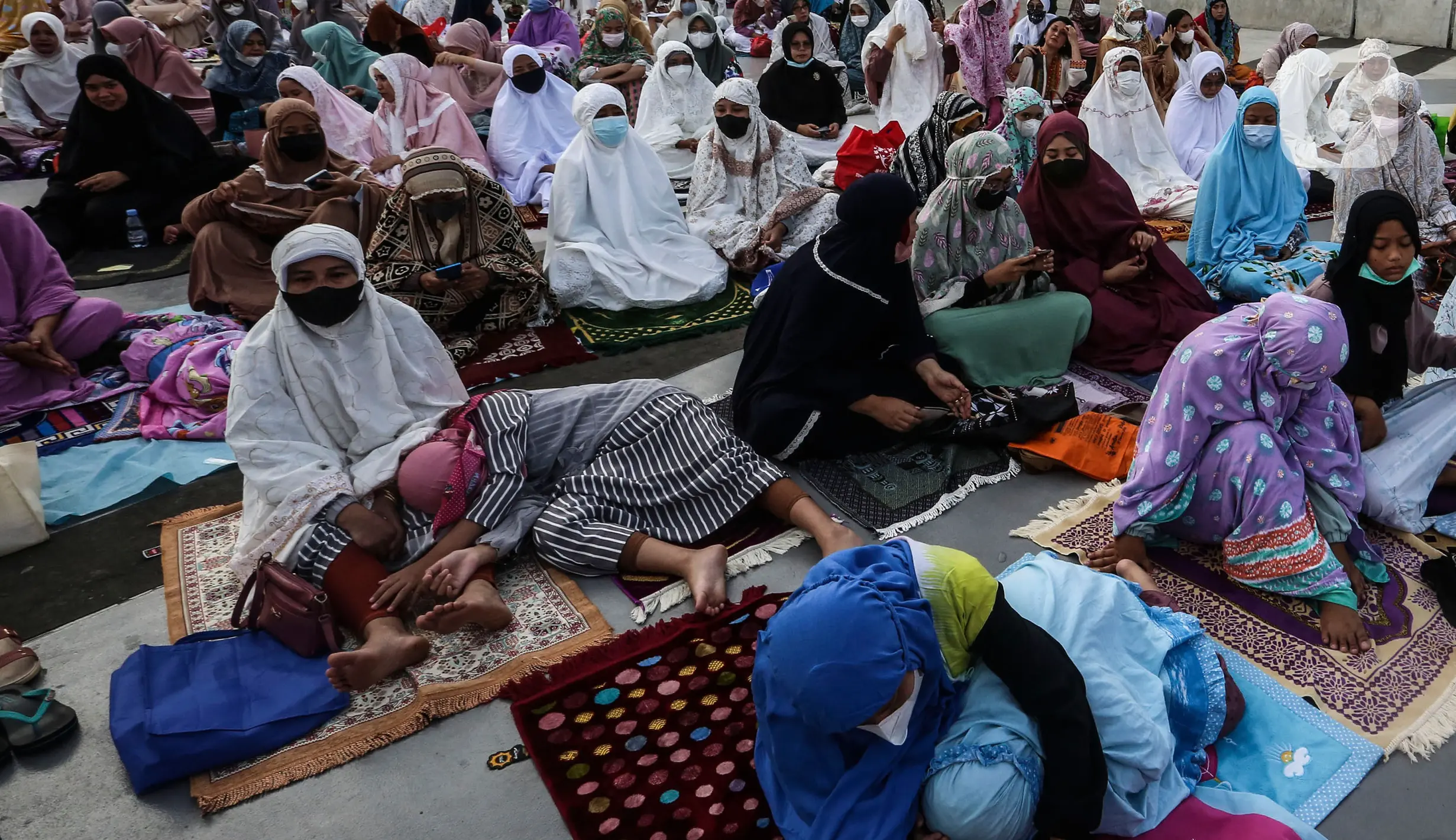 FOTO: Ribuan Umat Muslim Laksanakan Sholat Idul Fitri di JIS - Foto ...