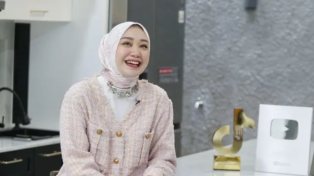 Vina Muliana: Kita Semua Punya Orang Dalam, tapi Tidak Tahu Cara ...
