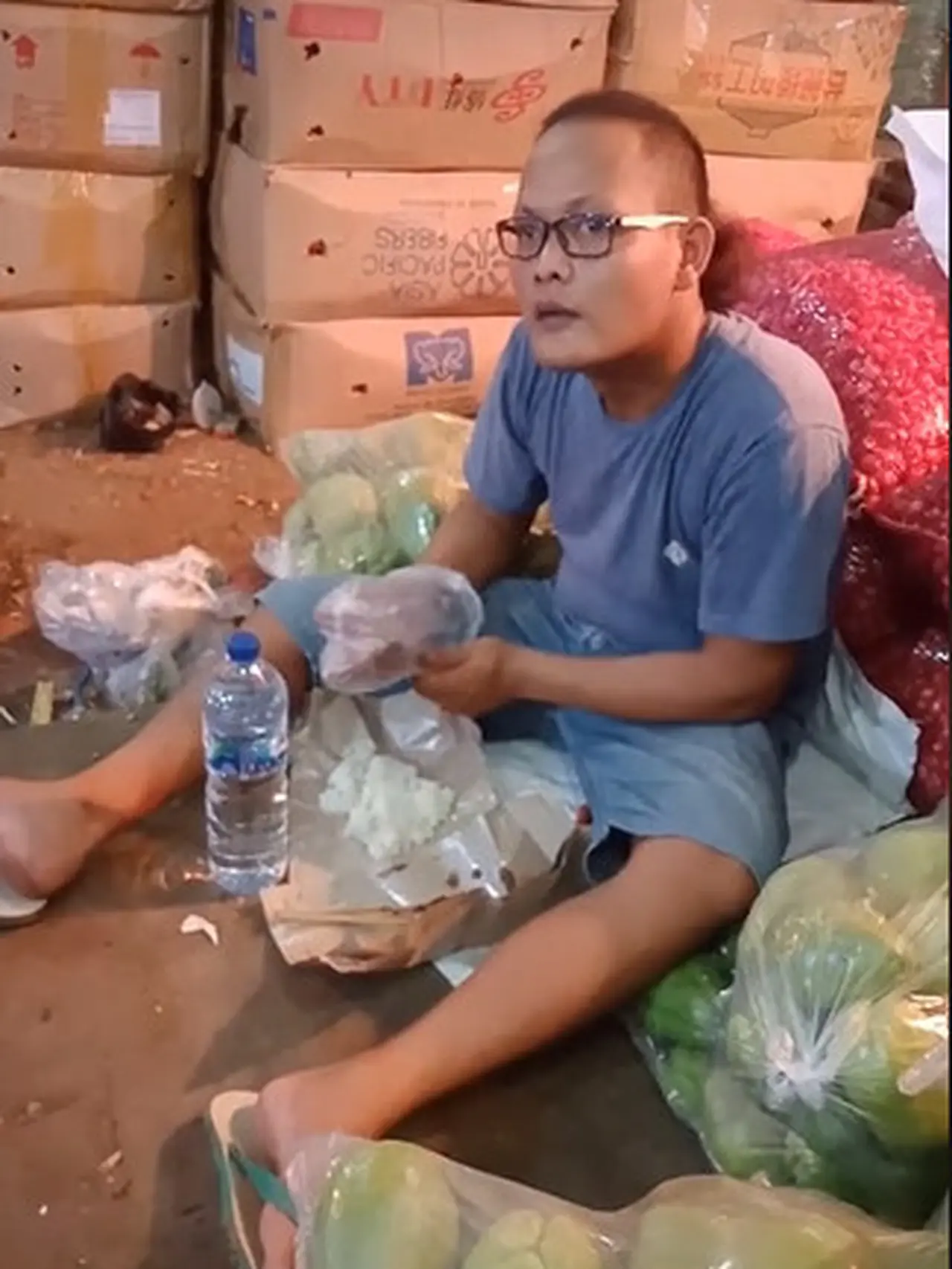 Viral Pedagang Bawang di Pasar Disebut Mirip Sule, Ini 6 Potretnya ...