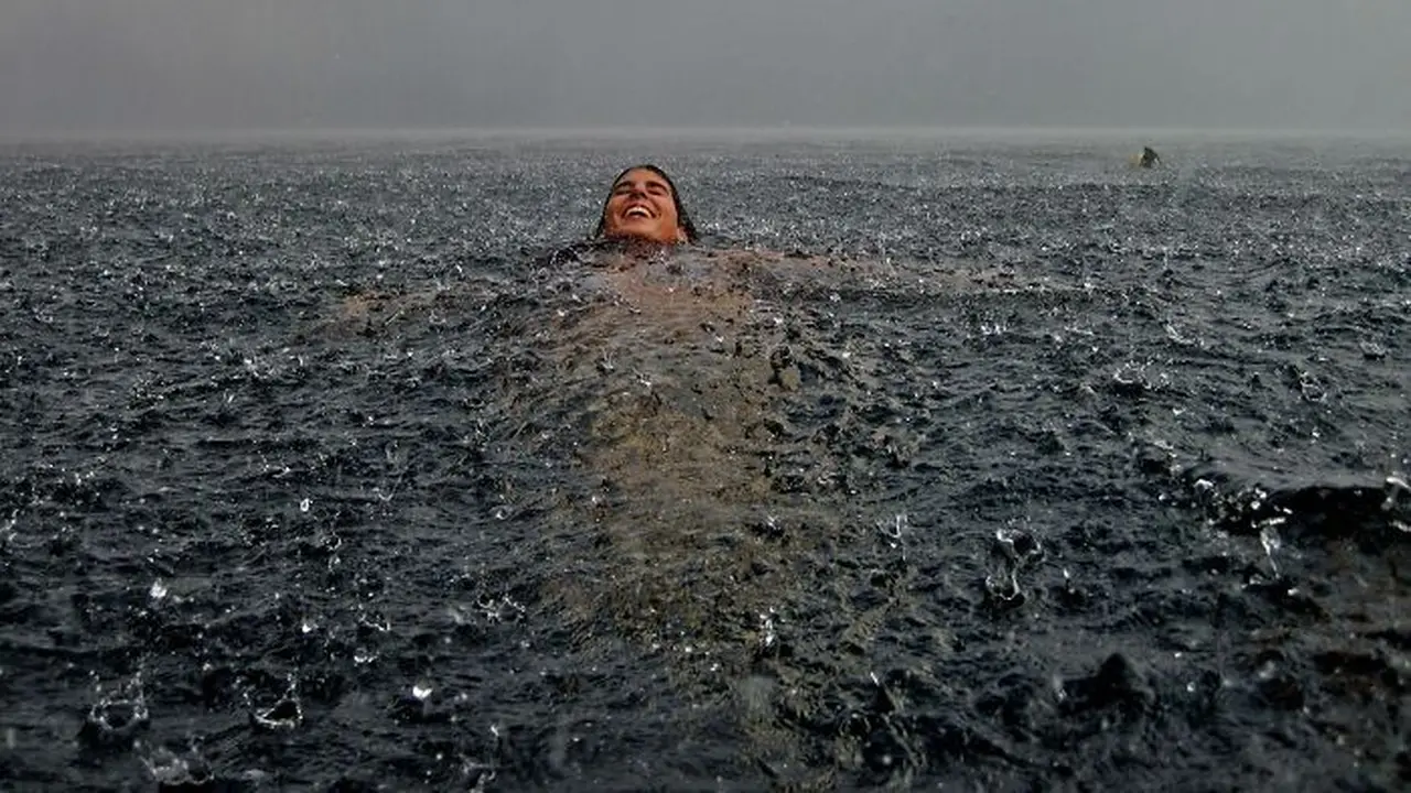 6 Jepretan Detail Rintik Hujan Ini Unik, Keindahannya Manjakan Mata ...