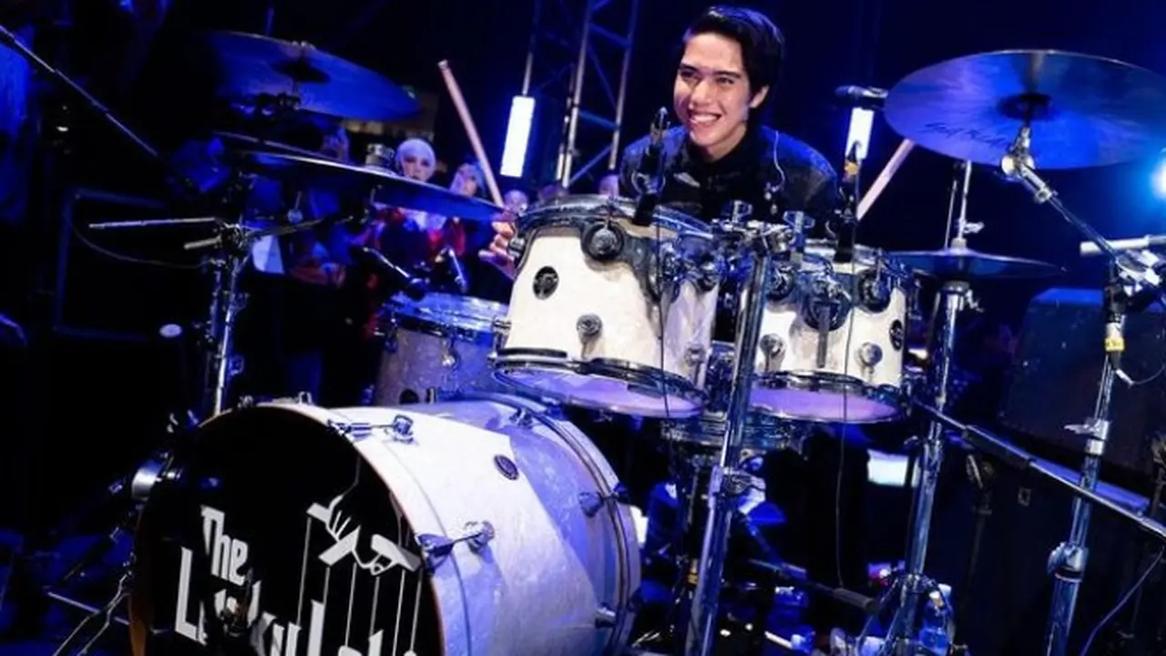 El Rumi Ultah ke-24, Berikut Potret Transformasinya dari Masa Kecil ...