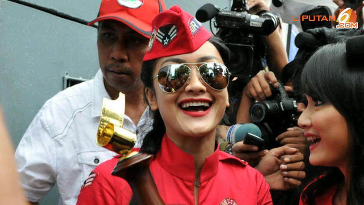 Roti Buaya dan Dansa Tango, Konsep Pernikahan Julia Perez - ShowBiz ...