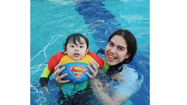 7 Potret Kebersamaan Al, El, Dul dengan Ali, Putra Bungsu Ahmad Dhani ...