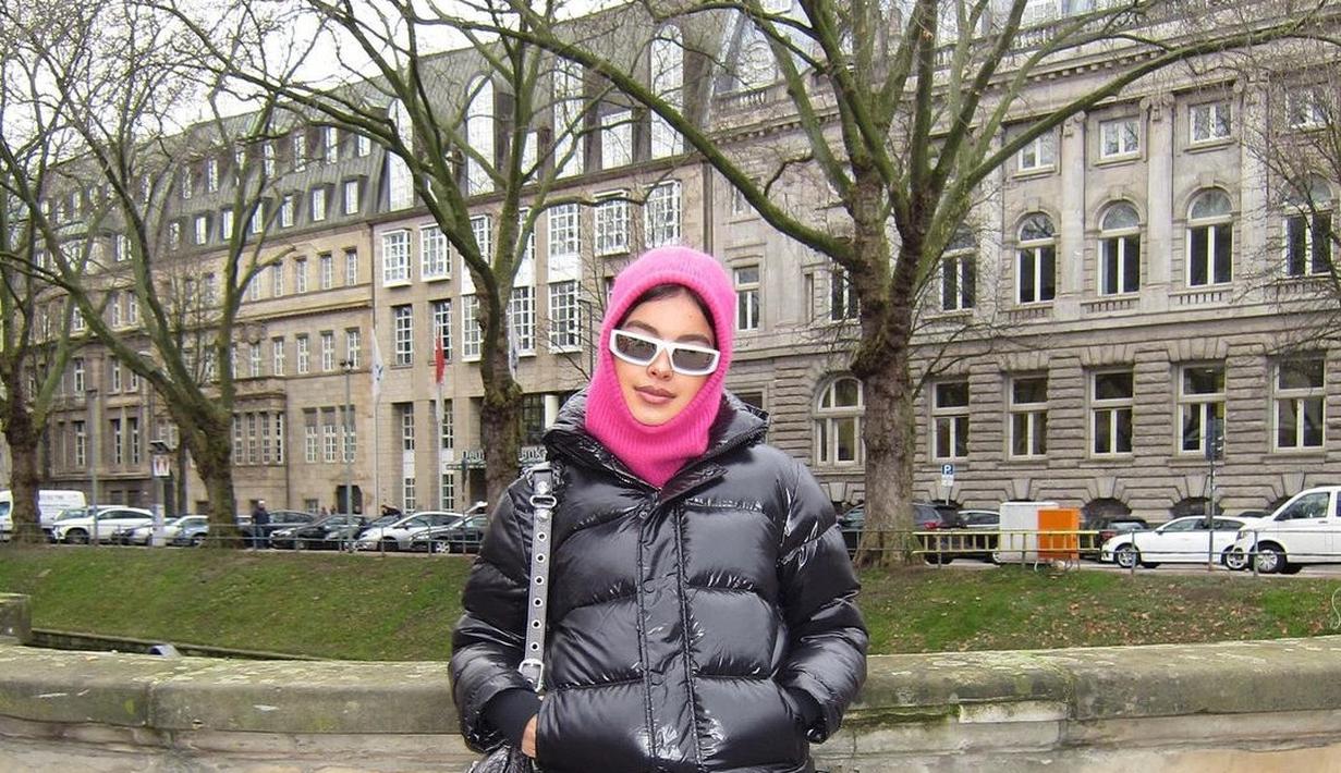 Bak Pakai Hijab, Gaya Eva Celia Pakai Penutup Kepala Ini Curi Perhatian