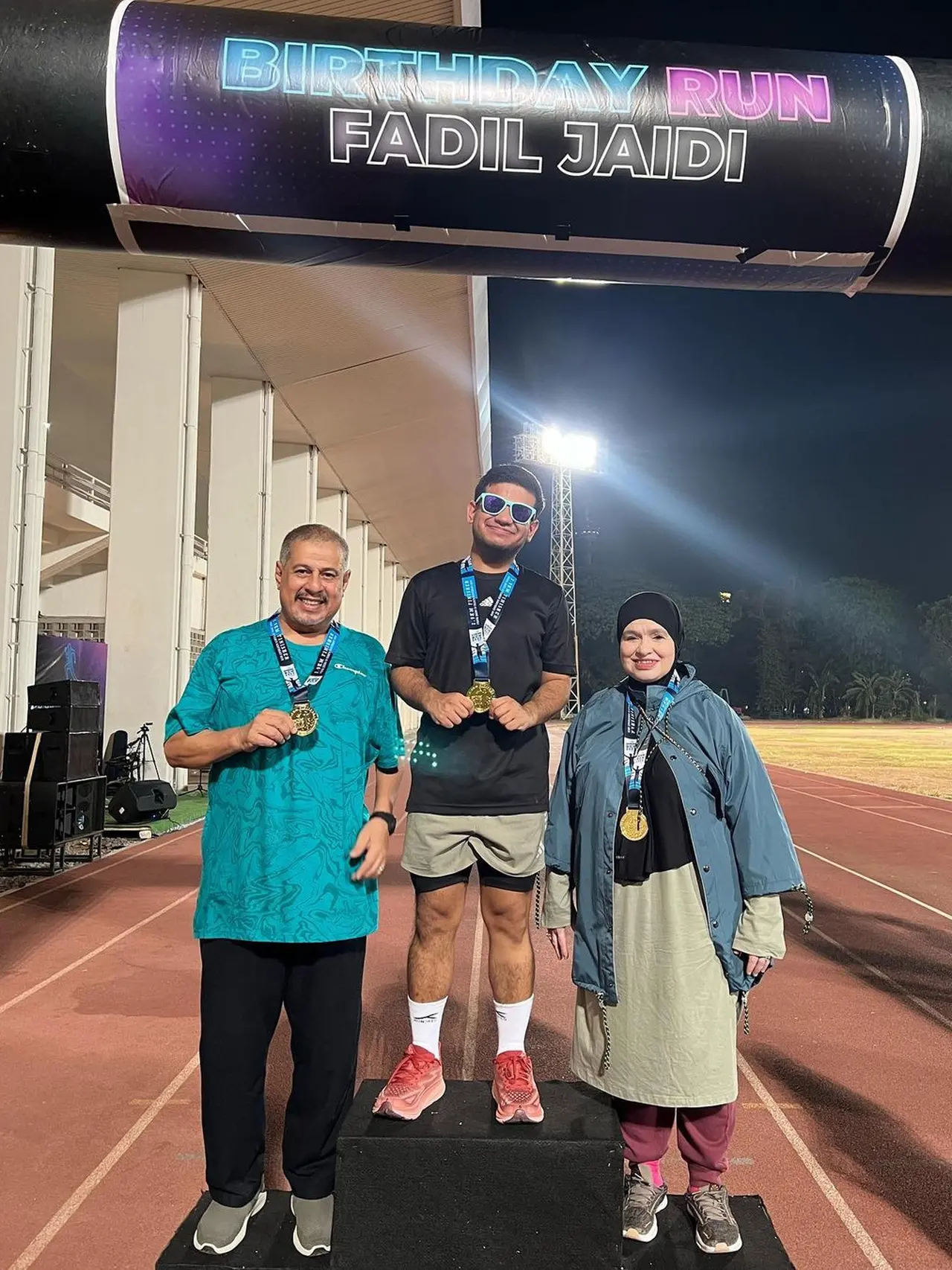 7 Potret Ulang Tahun Fadil Jaidi ke-29, Dirayakan di Lintasan Lari ...