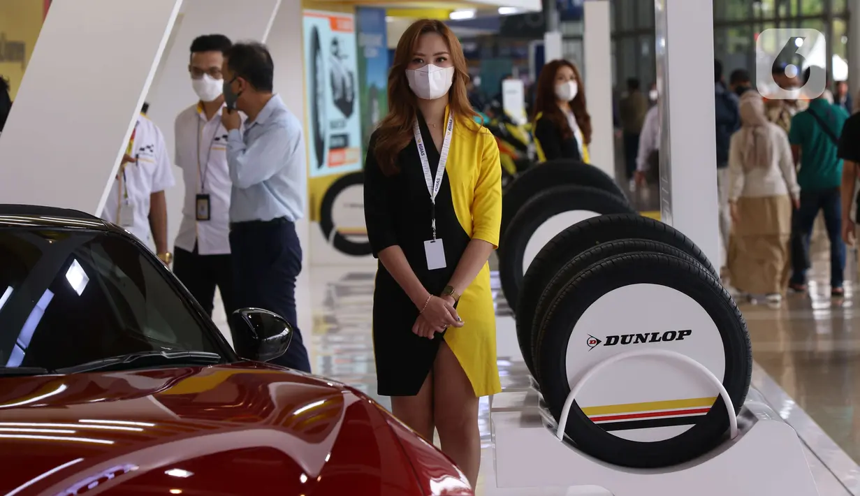 FOTO: Gaya Para SPG yang Curi Perhatian Pengunjung GIIAS 2021 - Foto ...