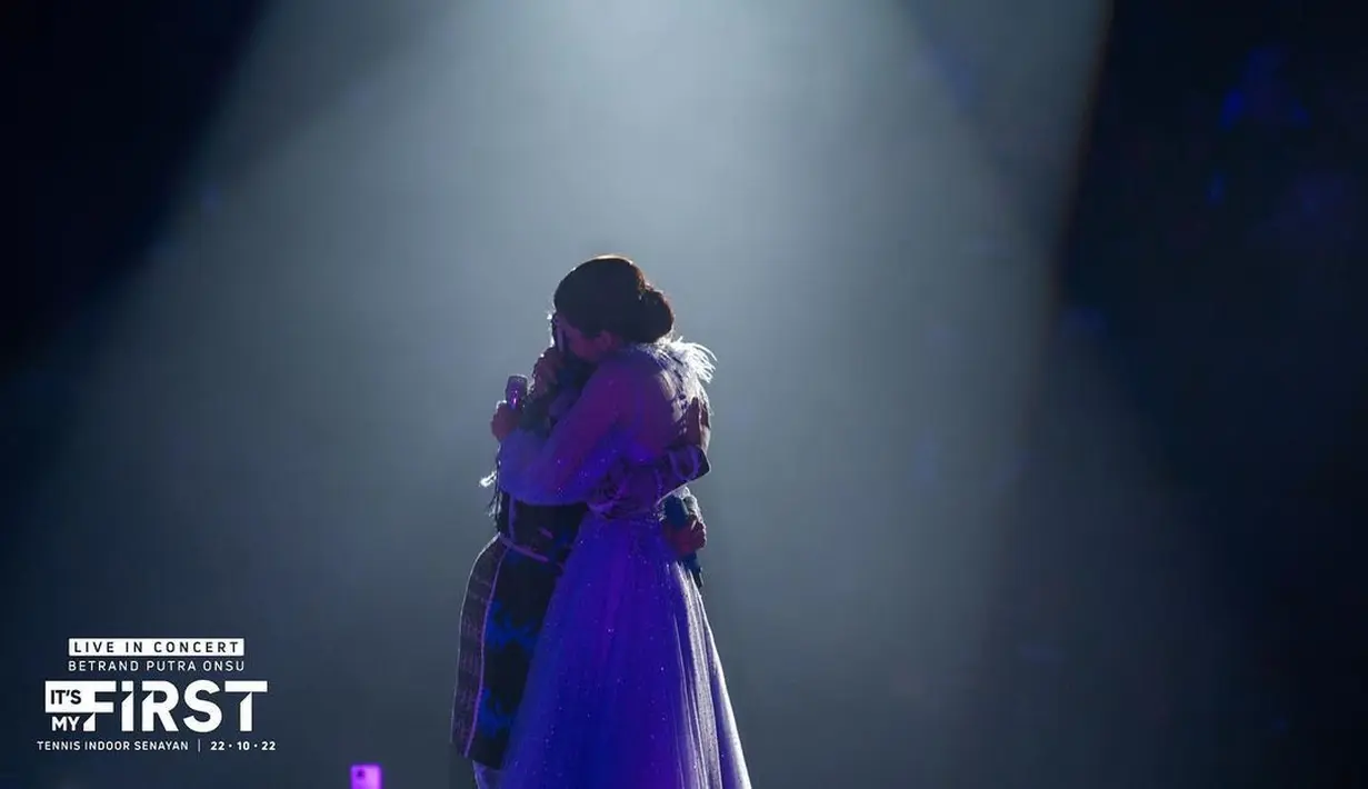 Sarwendah Tak Kuasa Menahan Air Mata Tampil Bareng Betrand Peto Putra Onsu di Konser Pertamanya ...