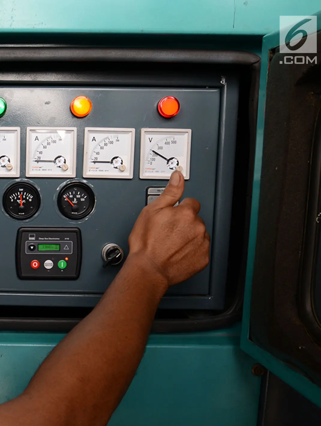 FOTO: Antisipasi Banjir, Sudin SDA Jakarta Timur Cek Pompa Air Kampung ...