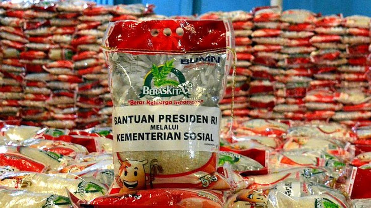 Bulog Gelontorkan Beras Bansos Presiden untuk 1,8 Juta Keluarga di ...