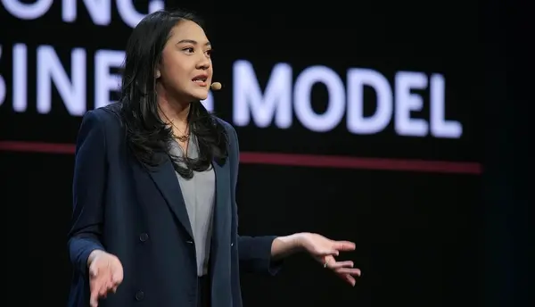 Heboh Video Mesum Mirip Aura Kasih, Ini Analisis Pakar IT - ShowBiz Liputan6.com