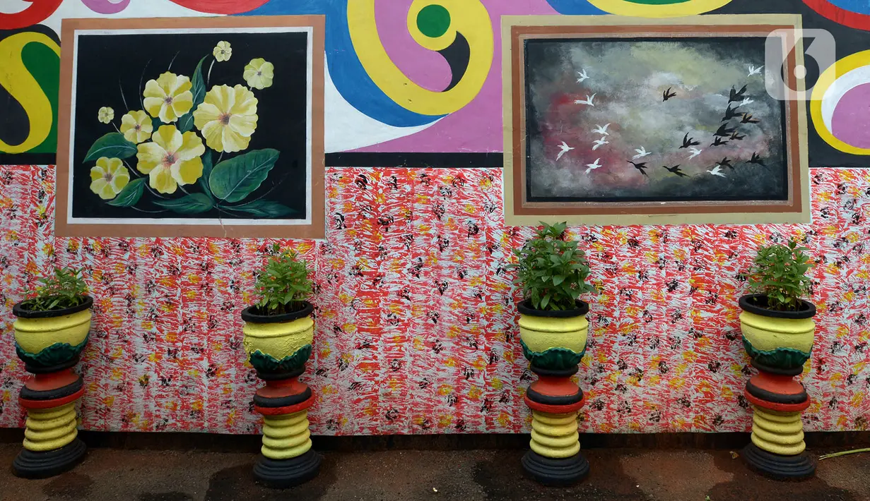 FOTO: Mural Hiasi Kampung Warna-warni di Pengadegan - Foto Liputan6.com