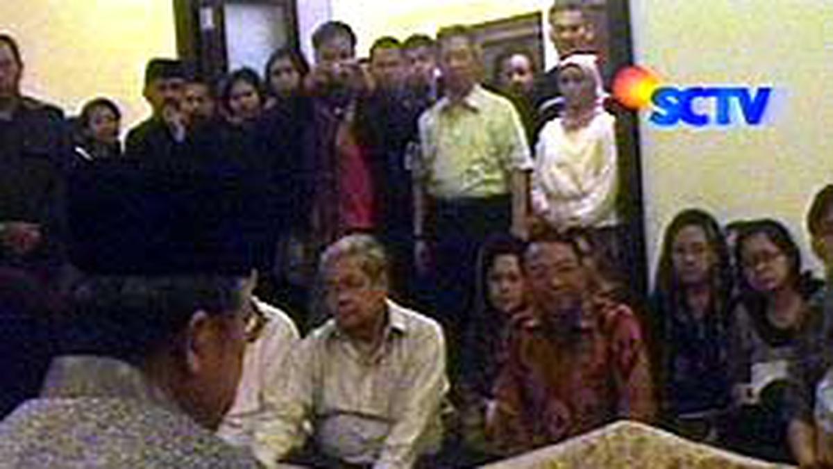 Duka Menyelimuti Kediaman Fuad Hassan - News Liputan6.com