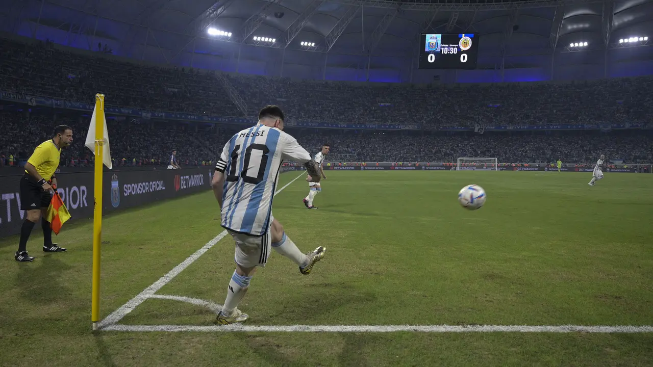 Corner Kick adalah Tendangan Sudut, Ini Pengertian dan Teknik ...