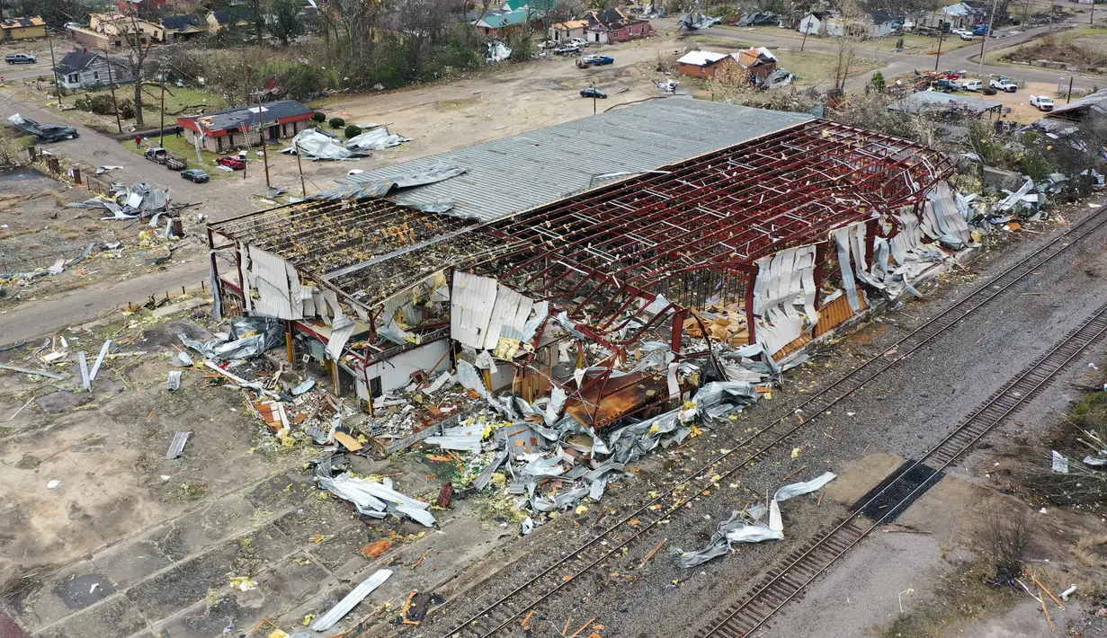 Pemandangan Kerusakan Usai Tornado Hantam Alabama - Foto Liputan6.com