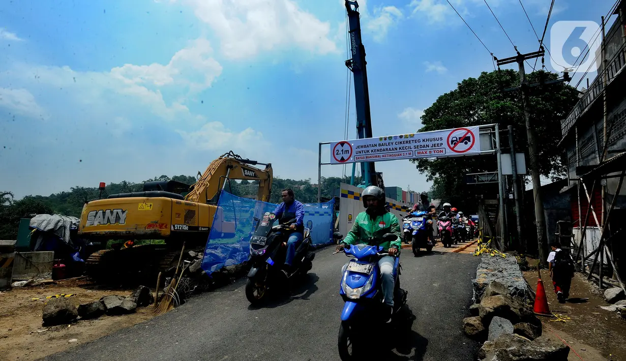 Jembatan Bailey Cikereteg Penghubung Bogor-Sukabumi Sudah Mulai Bisa Dilewati - Foto Liputan6.com