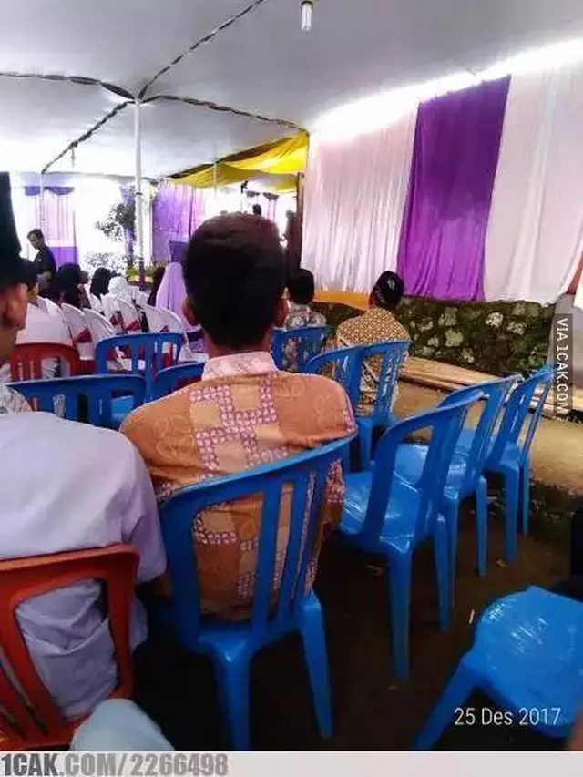 10 Penampilan Kocak Tamu di Acara Kondangan Ini Bikin Tepuk Jidat - Hot ...