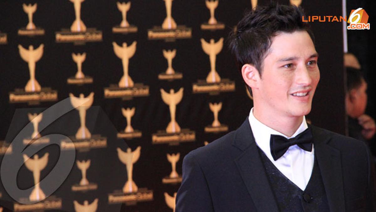 Mike Lewis Prioritaskan Syuting di Bali Demi Anak