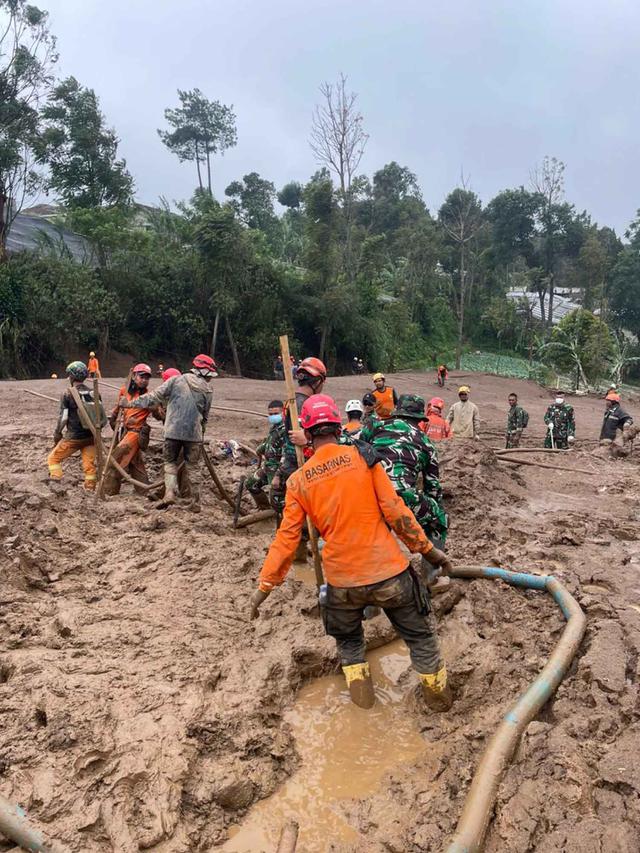Update Korban Longsor Cisarua: 53 Orang Sudah Dievakuasi, 27 Masih Dicari