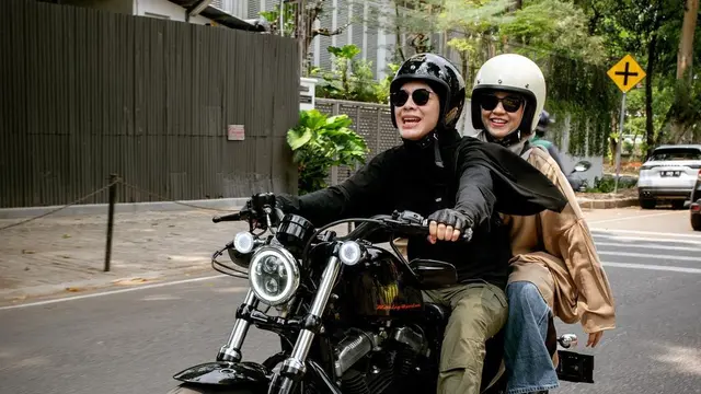 6 Momen Natasha Rizky Dibonceng Dian Ayu Lestari Naik Moge, Istri Ananda Omesh Sempat Dikira ...