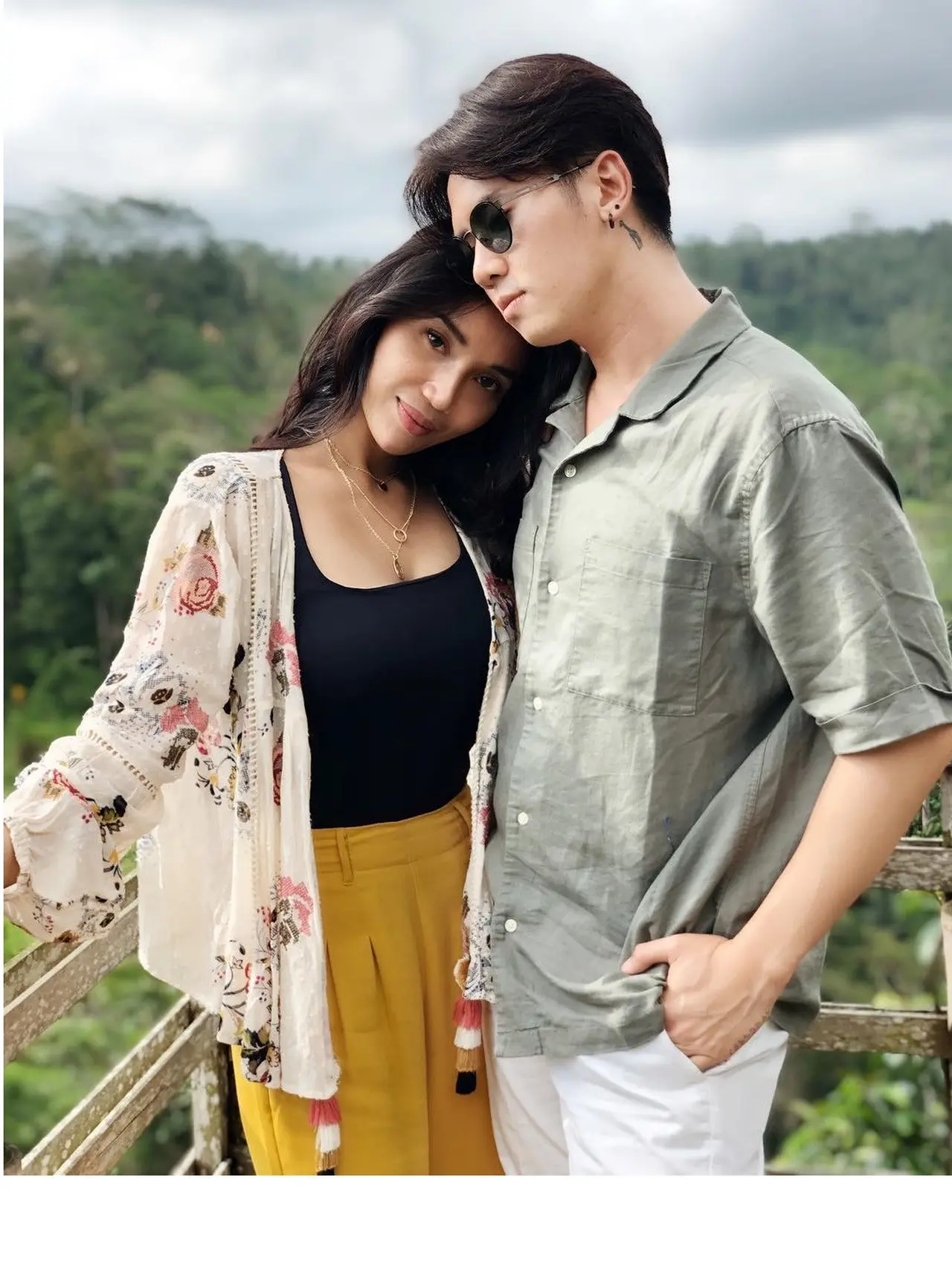 6 Potret Rafael SMASH dengan Pacar Cantiknya, Mesra Banget - Hot ...