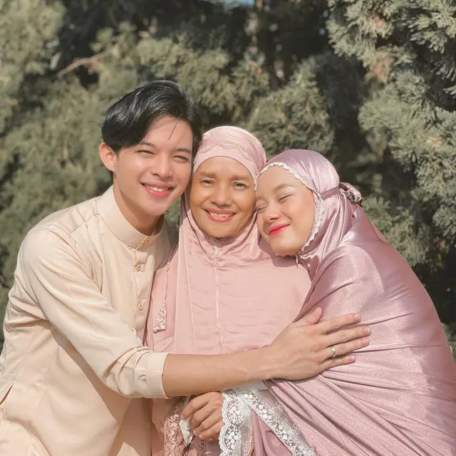 Potret Kedekatan 6 Aktor Tanah Air Bareng Ibu Mertua, Penuh Kehangatan - Hot Liputan6.com