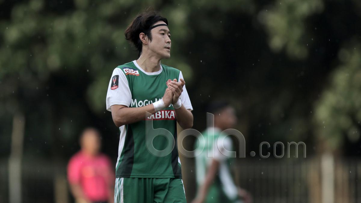 Hong Soon-hak Jadi Teladan Bagi Pemain Muda PS TNI - Indonesia Bola.com