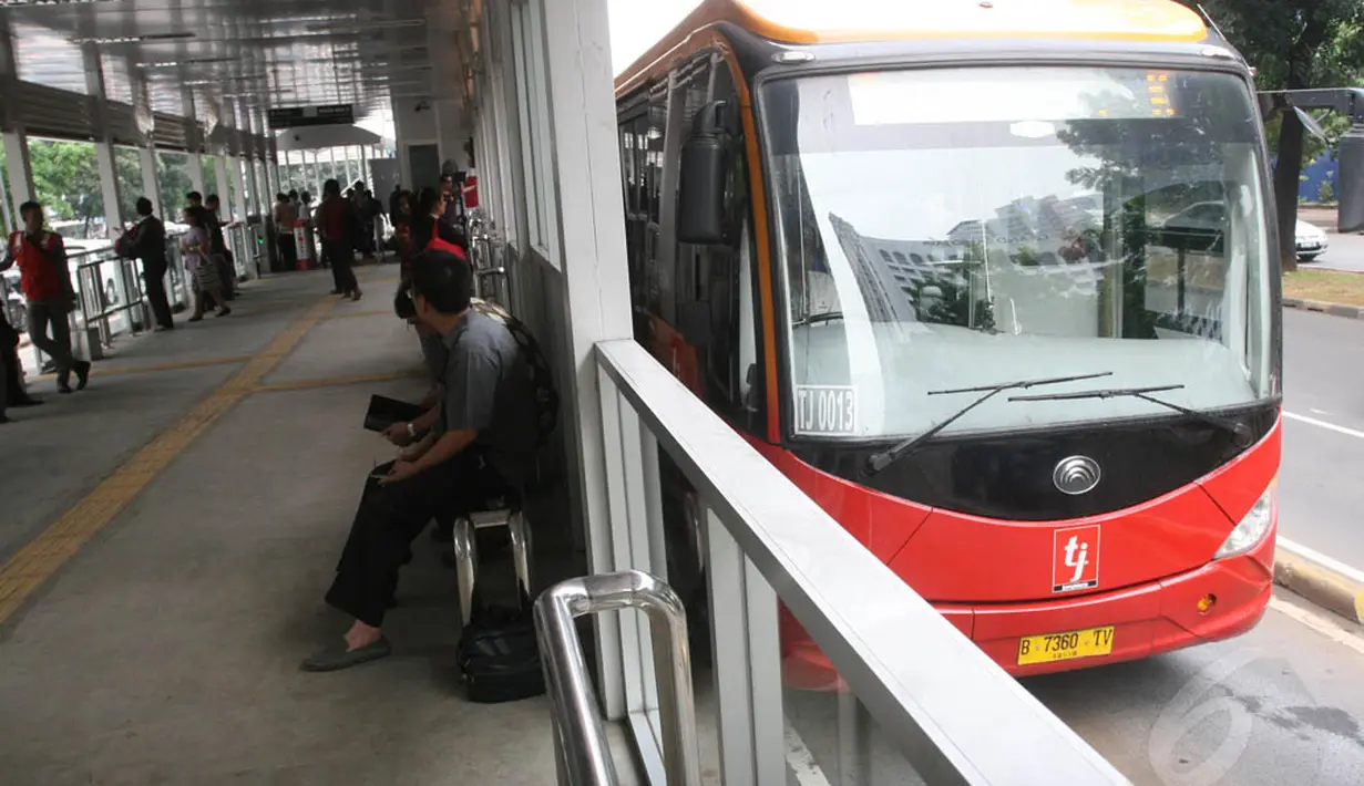 Halte Transjakarta Karet Baru Resmi Beroperasi - Foto Liputan6.com
