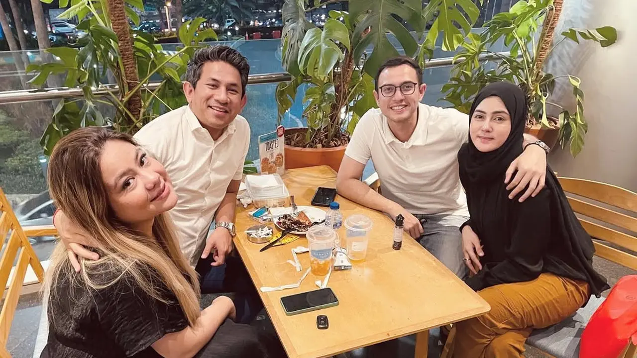 7 Potret Aktor Aji Yusman 'Inikah Rasanya' Kini Jadi Penjual Mainan, Berjuang Kerja Serabutan ...